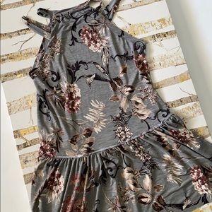 Wishlist | Tops | Boutique Grey Floral Top Size Medium | Poshmark